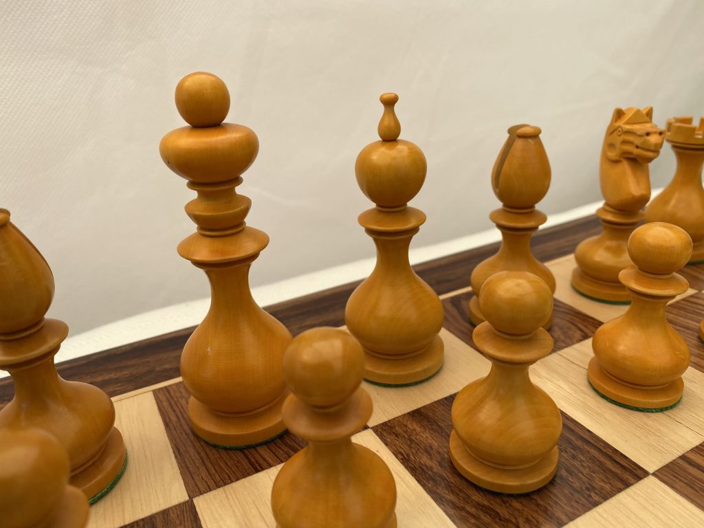 The Antiqued Dublin Double Weighted Chess Set - ChessBaron Chess Sets ...